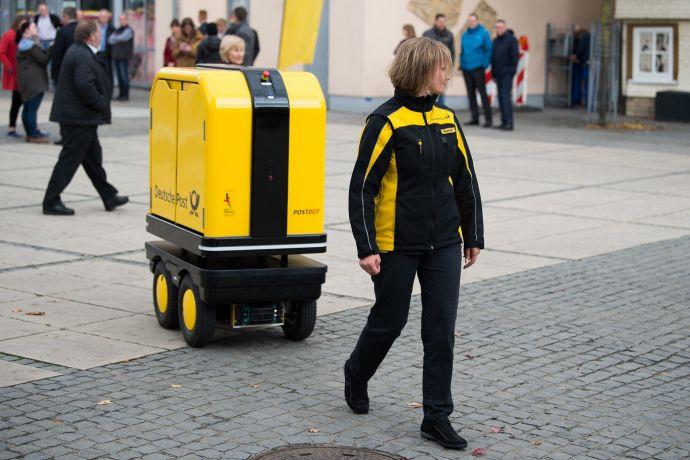 German post develops mailman robots - Xinhua Silk Road